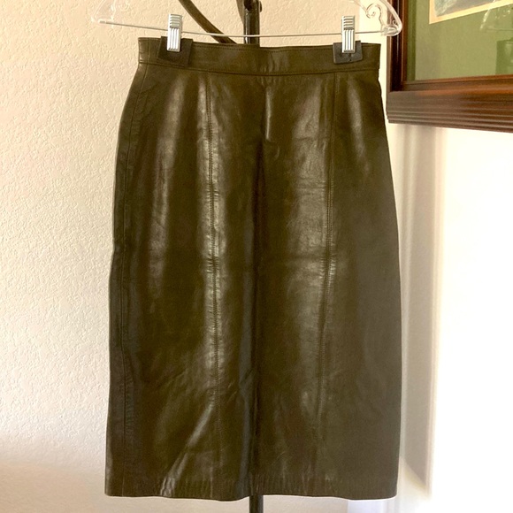 Maxima Neiman Marcus | Skirts | Vintage Maxima Leather Skirt Size 6 ...